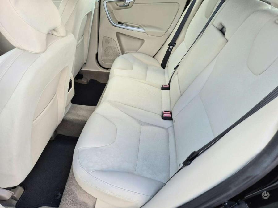Melns Volvo XC60 2011 Šauļi, ar dzinēja tilpumu 3.20 L un nobraukumu 195 tūkst. km par 6500 €, foto 12 vietnē AUTOMOTO.COM.LV