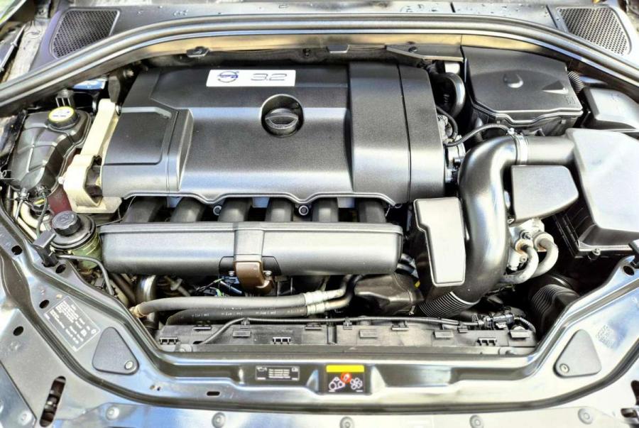 Melns Volvo XC60 2011 Šauļi, ar dzinēja tilpumu 3.20 L un nobraukumu 195 tūkst. km par 6500 €, foto 17 vietnē AUTOMOTO.COM.LV