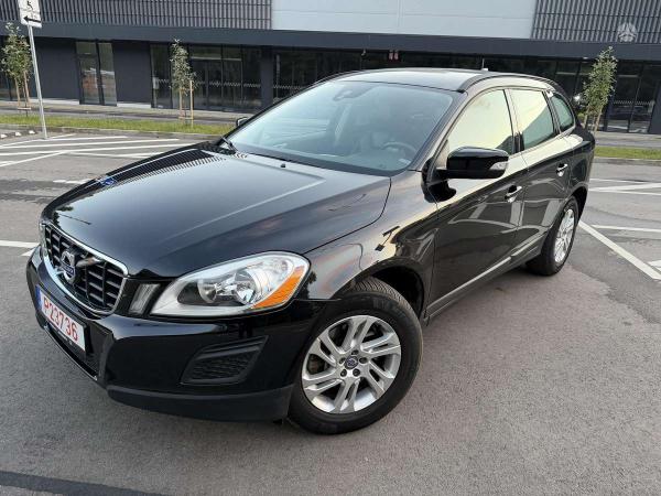 Black Volvo XC60 2011 in Utena, with an engine capacity of 1.98 L and mileage of 348 thousand km for 7750 €, photo 1 on AUTOMOTO.COM.LV