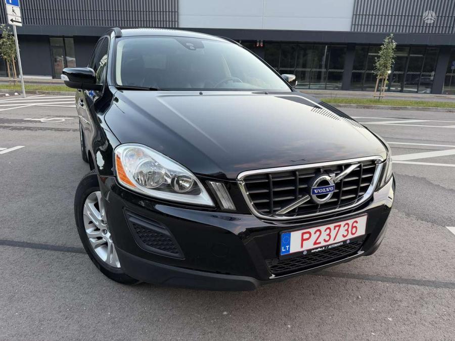 Black Volvo XC60 2011 in Utena, with an engine capacity of 1.98 L and mileage of 348 thousand km for 7750 €, photo 5 on AUTOMOTO.COM.LV