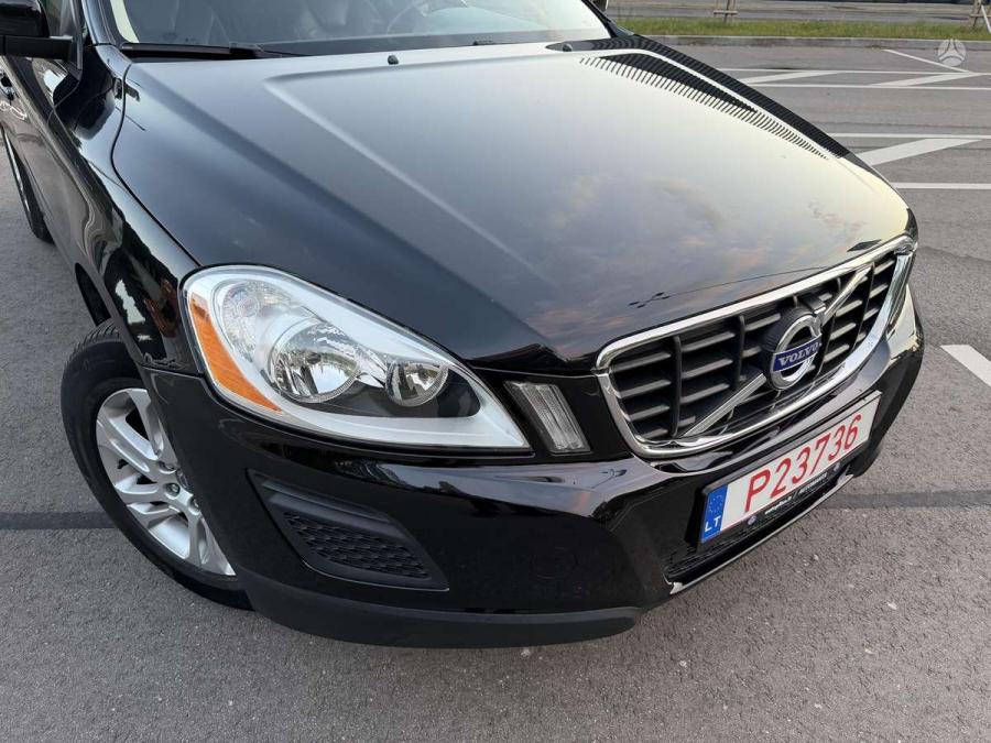 Black Volvo XC60 2011 in Utena, with an engine capacity of 1.98 L and mileage of 348 thousand km for 7750 €, photo 7 on AUTOMOTO.COM.LV