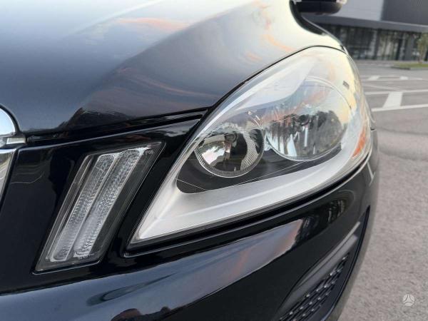 Black Volvo XC60 2011 in Utena, with an engine capacity of 1.98 L and mileage of 348 thousand km for 7750 €, photo 8 on AUTOMOTO.COM.LV