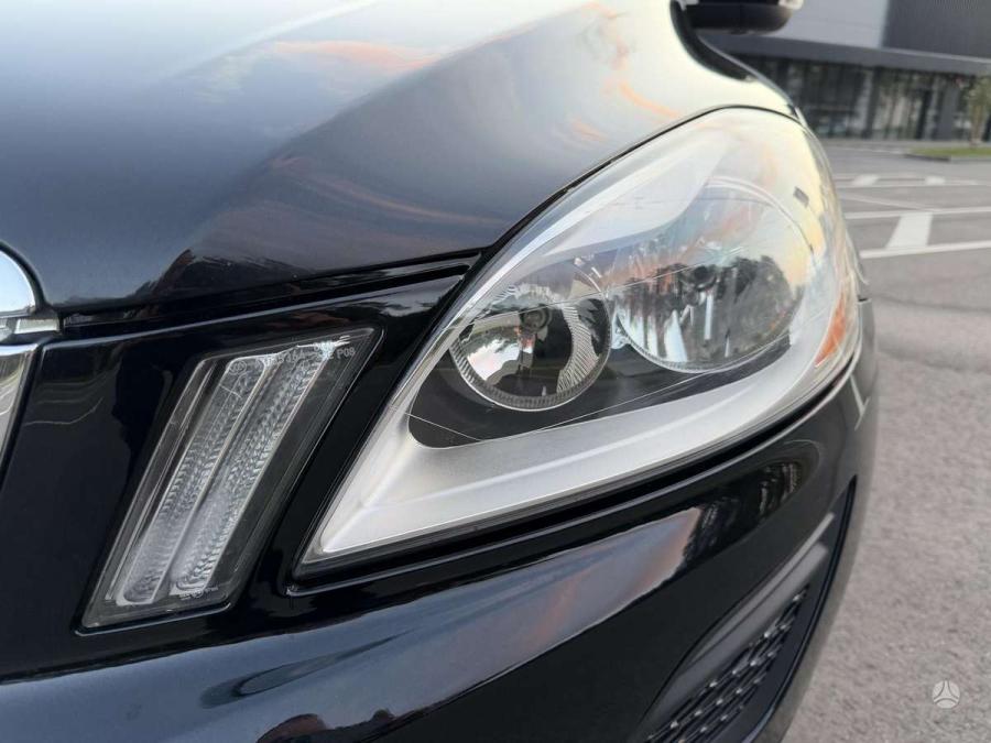 Black Volvo XC60 2011 in Utena, with an engine capacity of 1.98 L and mileage of 348 thousand km for 7750 €, photo 8 on AUTOMOTO.COM.LV
