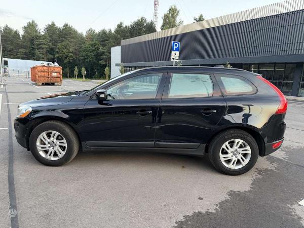 Black Volvo XC60 2011 in Utena, with an engine capacity of 1.98 L and mileage of 348 thousand km for 7750 €, photo 10 on AUTOMOTO.COM.LV