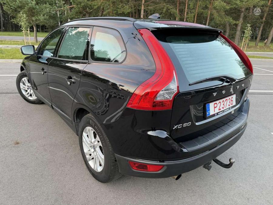Black Volvo XC60 2011 in Utena, with an engine capacity of 1.98 L and mileage of 348 thousand km for 7750 €, photo 12 on AUTOMOTO.COM.LV