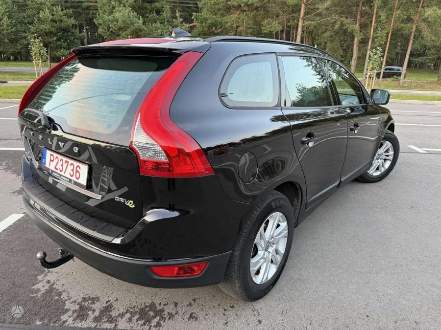 Black Volvo XC60 2011 in Utena, with an engine capacity of 1.98 L and mileage of 348 thousand km for 7750 €, photo 13 on AUTOMOTO.COM.LV
