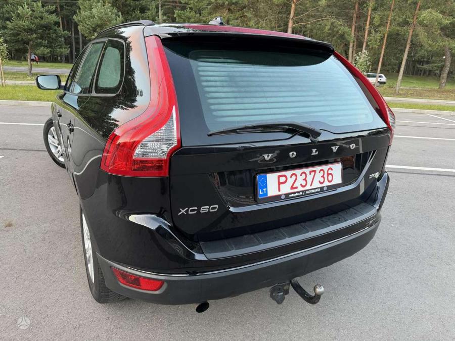 Black Volvo XC60 2011 in Utena, with an engine capacity of 1.98 L and mileage of 348 thousand km for 7750 €, photo 14 on AUTOMOTO.COM.LV