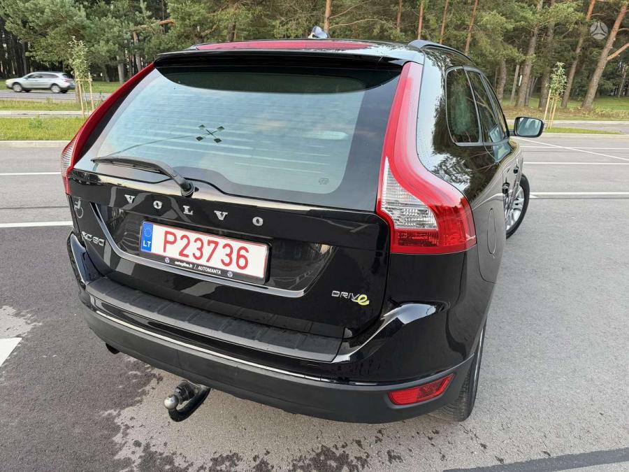 Black Volvo XC60 2011 in Utena, with an engine capacity of 1.98 L and mileage of 348 thousand km for 7750 €, photo 15 on AUTOMOTO.COM.LV