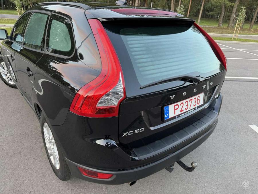Black Volvo XC60 2011 in Utena, with an engine capacity of 1.98 L and mileage of 348 thousand km for 7750 €, photo 16 on AUTOMOTO.COM.LV