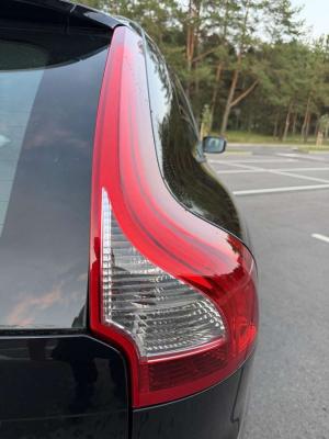 Black Volvo XC60 2011 in Utena, with an engine capacity of 1.98 L and mileage of 348 thousand km for 7750 €, photo 19 on AUTOMOTO.COM.LV