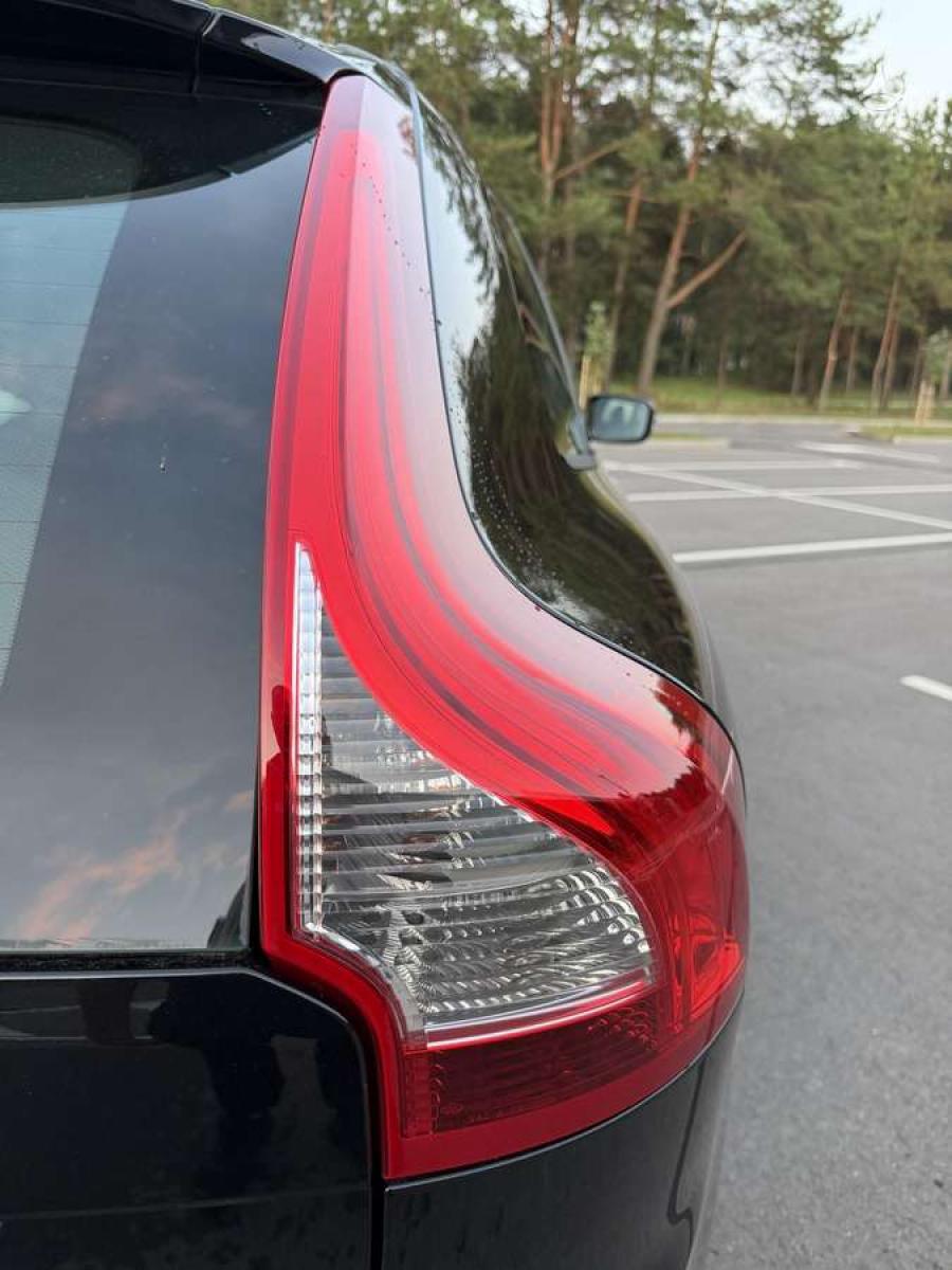 Black Volvo XC60 2011 in Utena, with an engine capacity of 1.98 L and mileage of 348 thousand km for 7750 €, photo 19 on AUTOMOTO.COM.LV