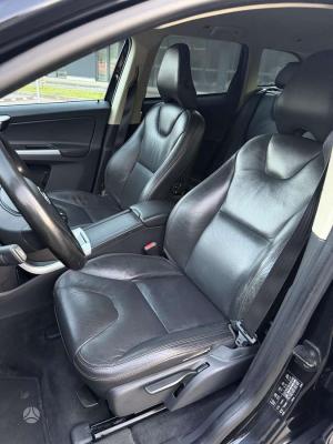 Black Volvo XC60 2011 in Utena, with an engine capacity of 1.98 L and mileage of 348 thousand km for 7750 €, photo 26 on AUTOMOTO.COM.LV