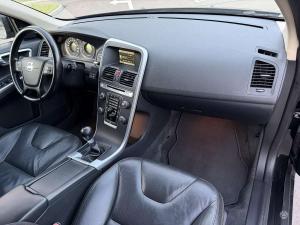 Black Volvo XC60 2011 in Utena, with an engine capacity of 1.98 L and mileage of 348 thousand km for 7750 €, photo 28 on AUTOMOTO.COM.LV