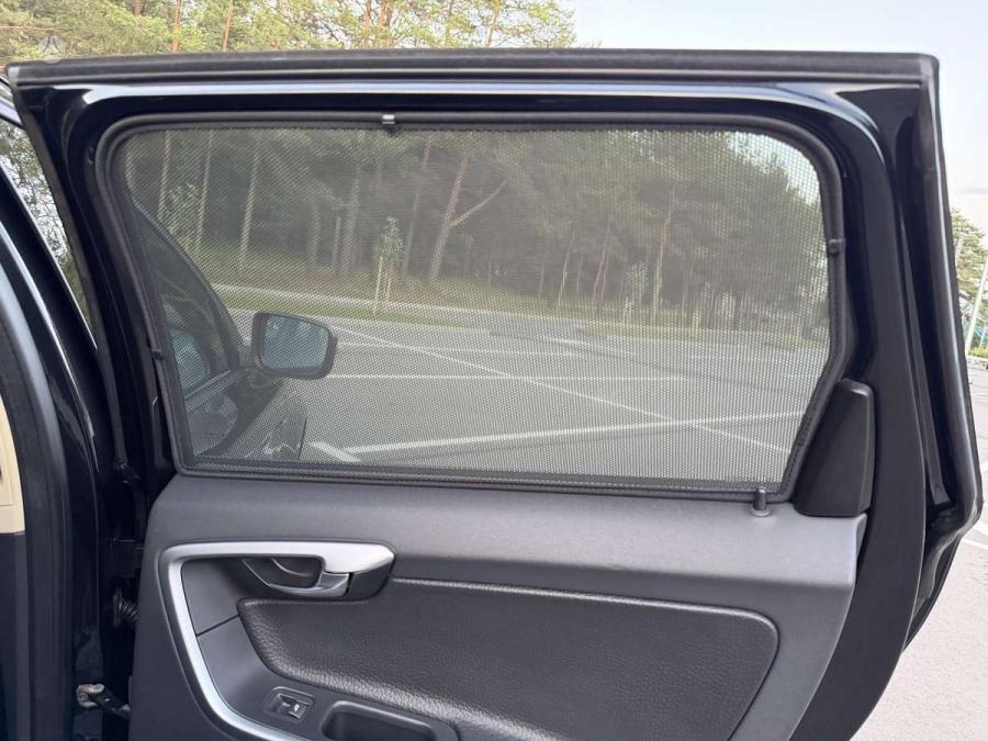 Black Volvo XC60 2011 in Utena, with an engine capacity of 1.98 L and mileage of 348 thousand km for 7750 €, photo 32 on AUTOMOTO.COM.LV