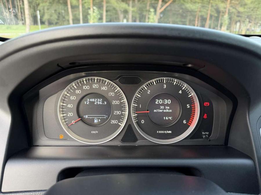Black Volvo XC60 2011 in Utena, with an engine capacity of 1.98 L and mileage of 348 thousand km for 7750 €, photo 35 on AUTOMOTO.COM.LV