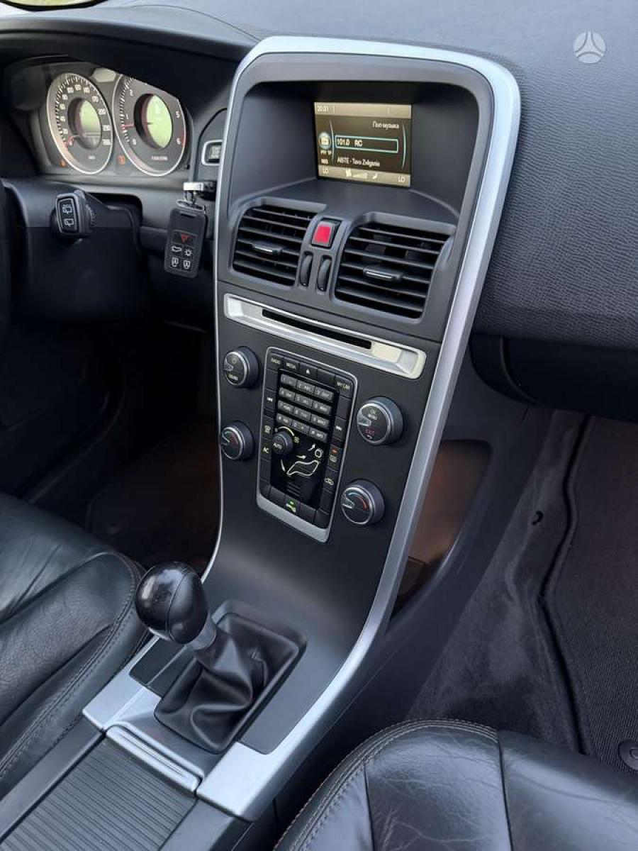 Black Volvo XC60 2011 in Utena, with an engine capacity of 1.98 L and mileage of 348 thousand km for 7750 €, photo 38 on AUTOMOTO.COM.LV