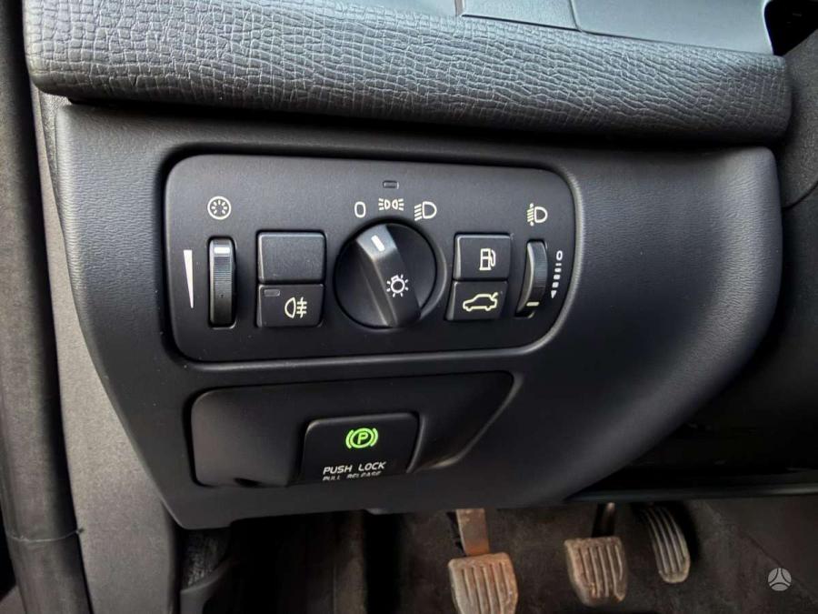 Black Volvo XC60 2011 in Utena, with an engine capacity of 1.98 L and mileage of 348 thousand km for 7750 €, photo 40 on AUTOMOTO.COM.LV