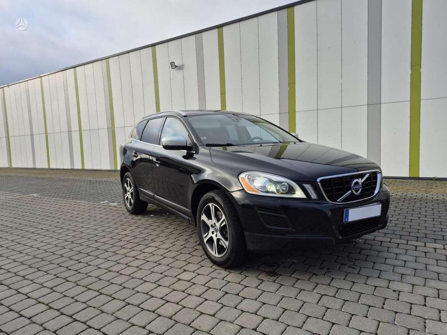 Black Volvo XC60 2011 in Raseiniai, with an engine capacity of 2.40 L and mileage of 245 thousand km for 7999 €, photo 5 on AUTOMOTO.COM.LV