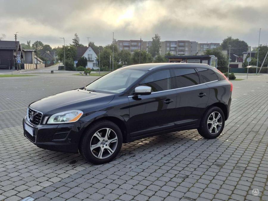 Black Volvo XC60 2011 in Raseiniai, with an engine capacity of 2.40 L and mileage of 245 thousand km for 7999 €, photo 6 on AUTOMOTO.COM.LV