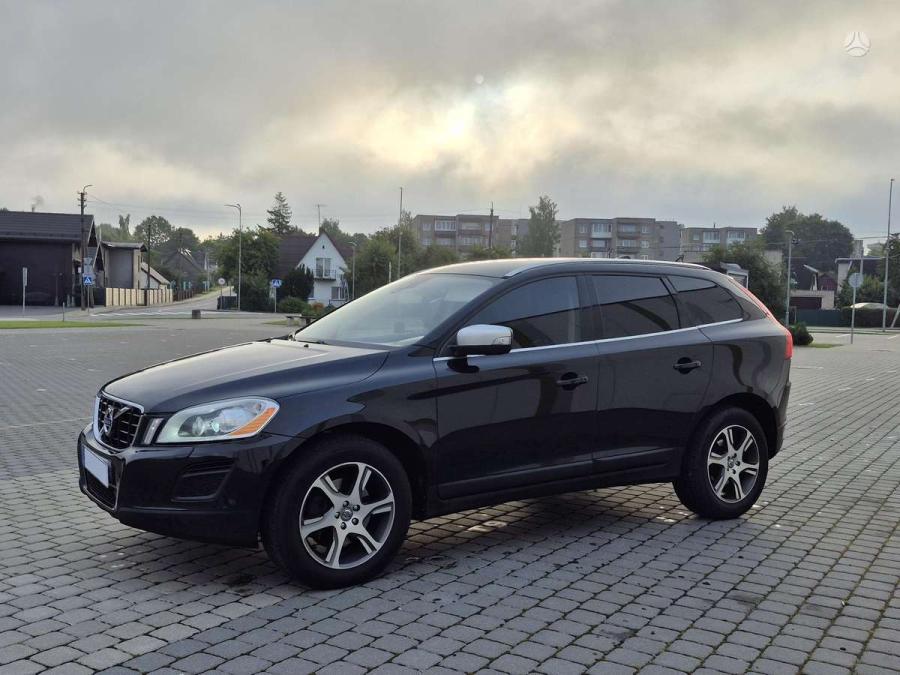Black Volvo XC60 2011 in Raseiniai, with an engine capacity of 2.40 L and mileage of 245 thousand km for 7999 €, photo 7 on AUTOMOTO.COM.LV
