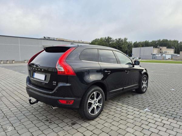 Black Volvo XC60 2011 in Raseiniai, with an engine capacity of 2.40 L and mileage of 245 thousand km for 7999 €, photo 9 on AUTOMOTO.COM.LV