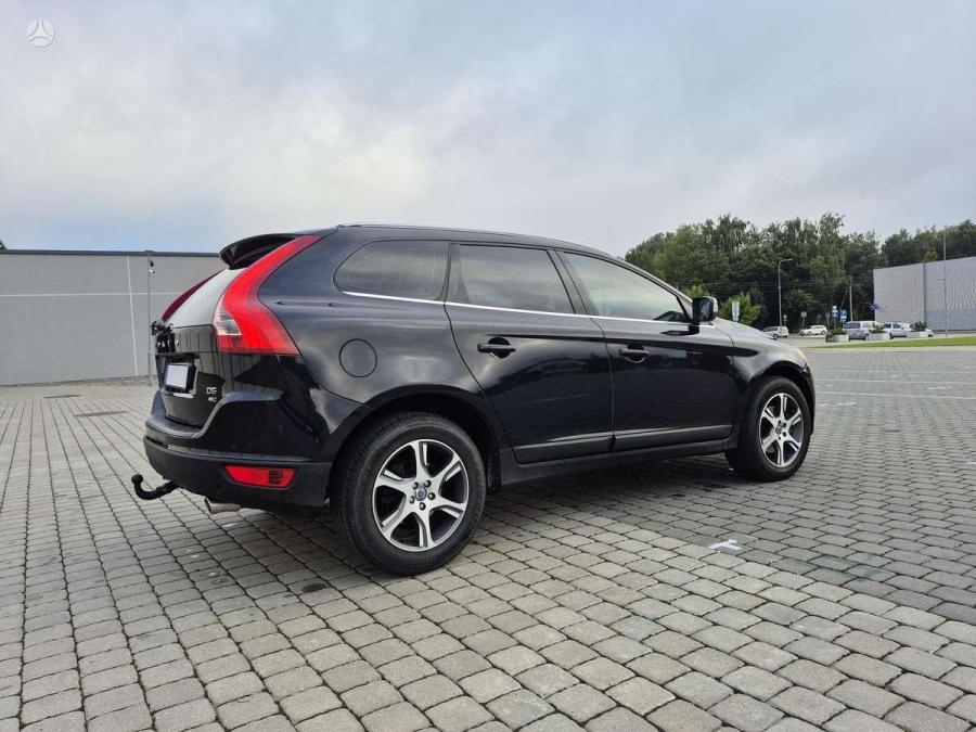 Black Volvo XC60 2011 in Raseiniai, with an engine capacity of 2.40 L and mileage of 245 thousand km for 7999 €, photo 10 on AUTOMOTO.COM.LV
