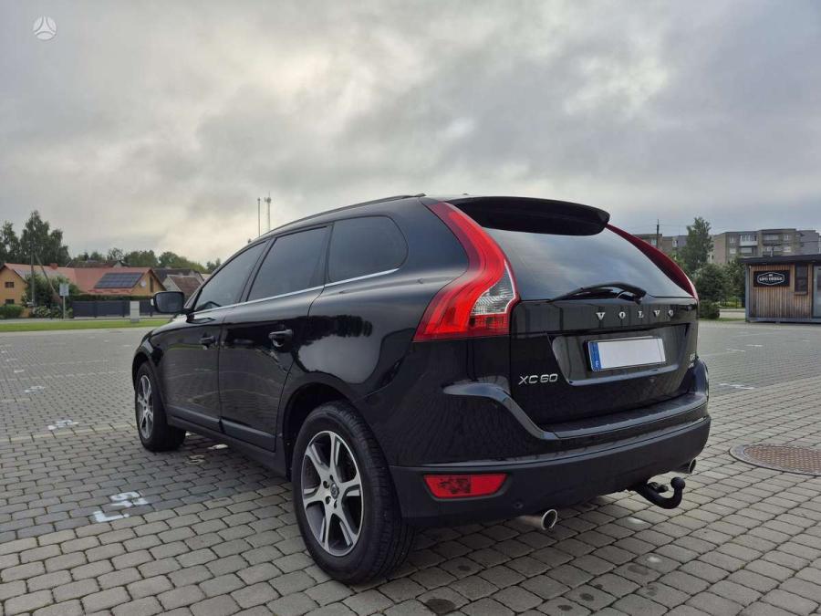 Black Volvo XC60 2011 in Raseiniai, with an engine capacity of 2.40 L and mileage of 245 thousand km for 7999 €, photo 12 on AUTOMOTO.COM.LV