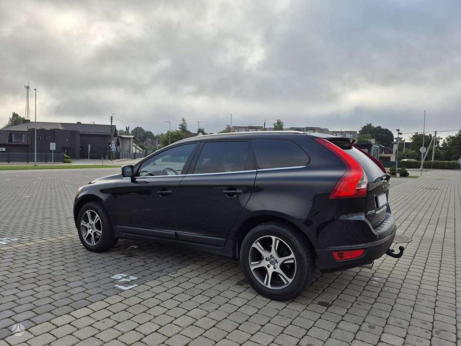 Black Volvo XC60 2011 in Raseiniai, with an engine capacity of 2.40 L and mileage of 245 thousand km for 7999 €, photo 13 on AUTOMOTO.COM.LV