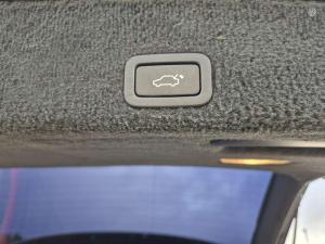 Black Volvo XC60 2011 in Raseiniai, with an engine capacity of 2.40 L and mileage of 245 thousand km for 7999 €, photo 15 on AUTOMOTO.COM.LV