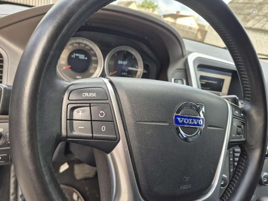 Black Volvo XC60 2011 in Raseiniai, with an engine capacity of 2.40 L and mileage of 245 thousand km for 7999 €, photo 16 on AUTOMOTO.COM.LV