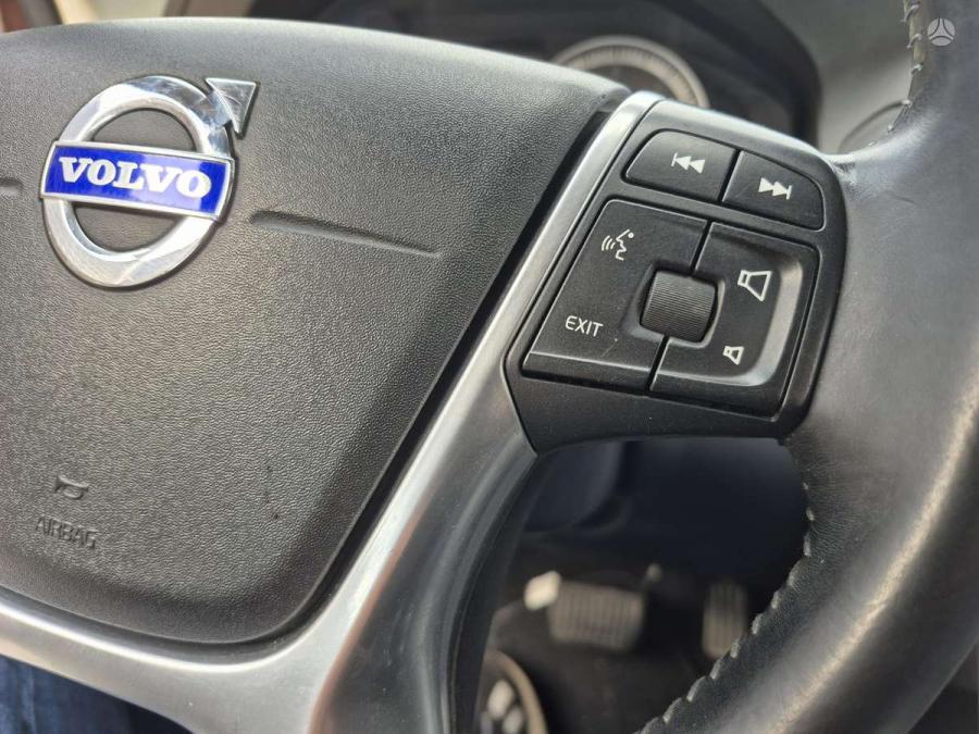 Black Volvo XC60 2011 in Raseiniai, with an engine capacity of 2.40 L and mileage of 245 thousand km for 7999 €, photo 17 on AUTOMOTO.COM.LV