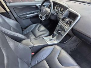 Black Volvo XC60 2011 in Raseiniai, with an engine capacity of 2.40 L and mileage of 245 thousand km for 7999 €, photo 22 on AUTOMOTO.COM.LV