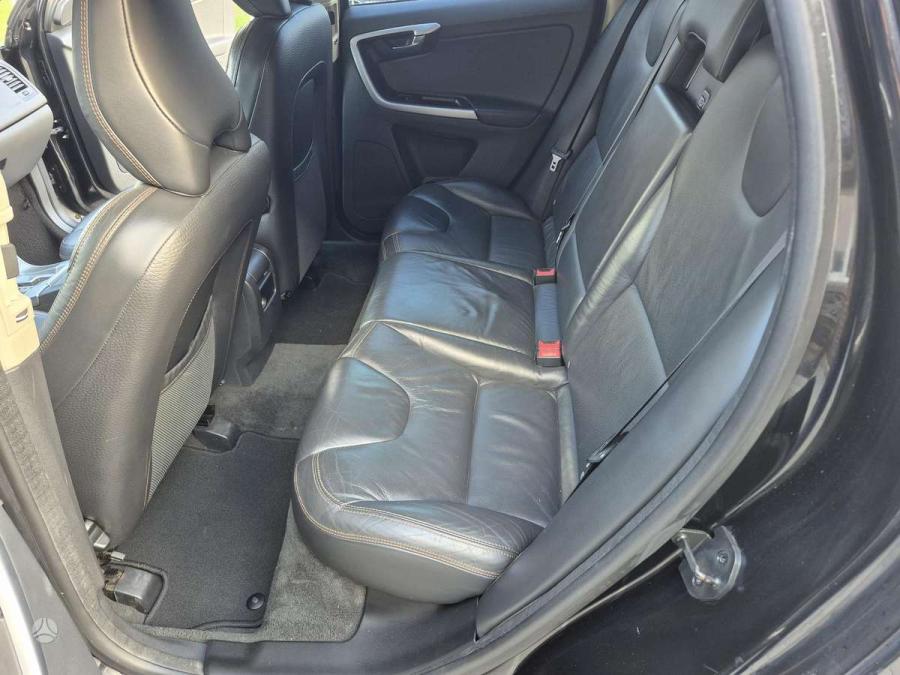Black Volvo XC60 2011 in Raseiniai, with an engine capacity of 2.40 L and mileage of 245 thousand km for 7999 €, photo 25 on AUTOMOTO.COM.LV