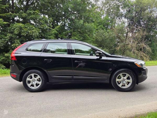 Melns Volvo XC60 2011 Kauņa, ar dzinēja tilpumu 1.98 L un nobraukumu 325 tūkst. km par 7500 €, foto 4 vietnē AUTOMOTO.COM.LV