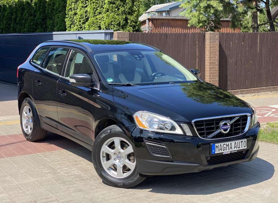 Black Volvo XC60 2011 in Marijampole, with an engine capacity of 2.40 L and mileage of 279 thousand km for 9950 €, photo 3 on AUTOMOTO.COM.LV