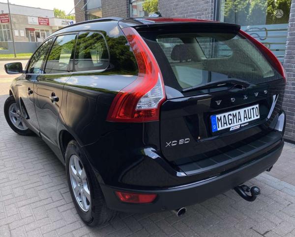 Black Volvo XC60 2011 in Marijampole, with an engine capacity of 2.40 L and mileage of 279 thousand km for 9950 €, photo 5 on AUTOMOTO.COM.LV