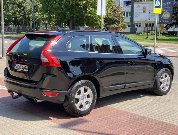 Black Volvo XC60 2011 in Marijampole, with an engine capacity of 2.40 L and mileage of 279 thousand km for 9950 €, photo 6 on AUTOMOTO.COM.LV