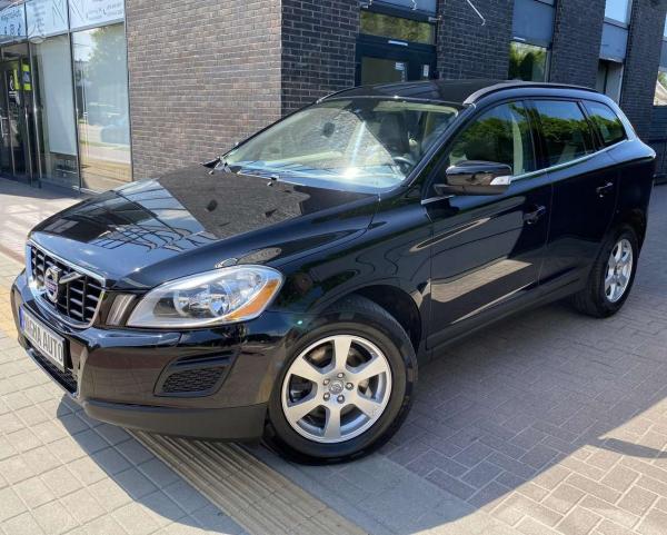 Black Volvo XC60 2011 in Marijampole, with an engine capacity of 2.40 L and mileage of 279 thousand km for 9950 €, photo 9 on AUTOMOTO.COM.LV