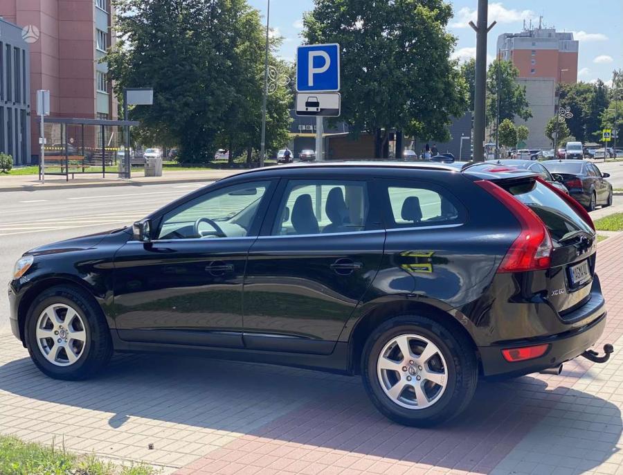 Black Volvo XC60 2011 in Marijampole, with an engine capacity of 2.40 L and mileage of 279 thousand km for 9950 €, photo 10 on AUTOMOTO.COM.LV