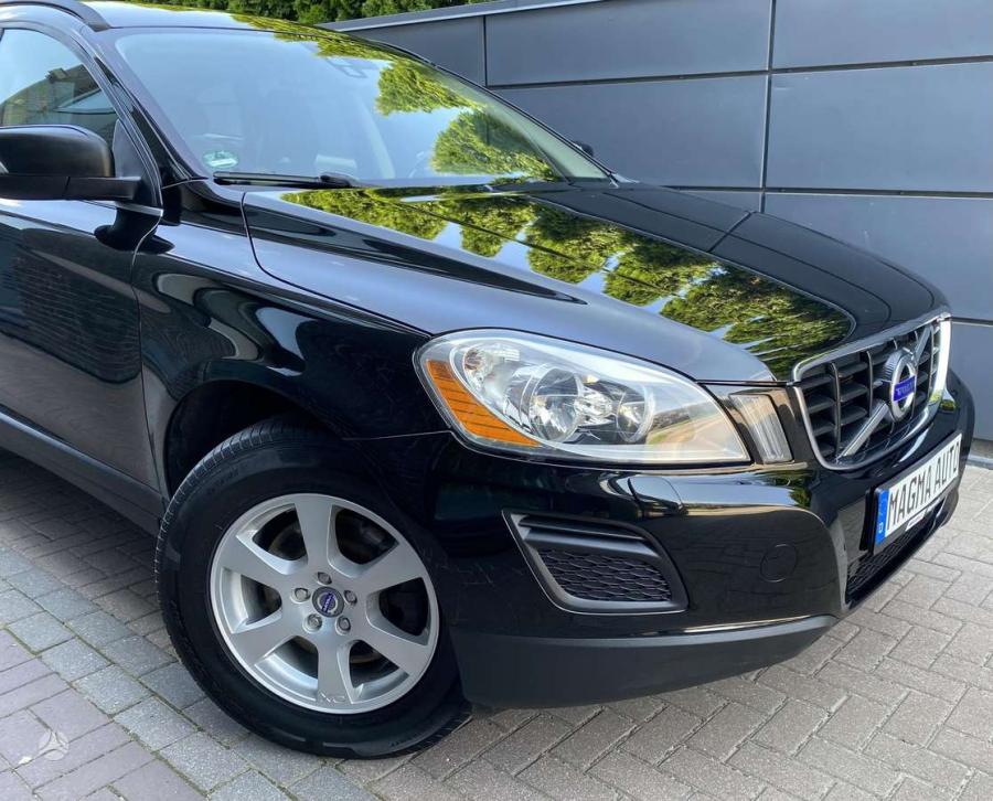 Black Volvo XC60 2011 in Marijampole, with an engine capacity of 2.40 L and mileage of 279 thousand km for 9950 €, photo 12 on AUTOMOTO.COM.LV