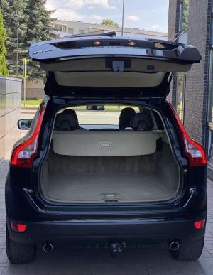 Black Volvo XC60 2011 in Marijampole, with an engine capacity of 2.40 L and mileage of 279 thousand km for 9950 €, photo 17 on AUTOMOTO.COM.LV