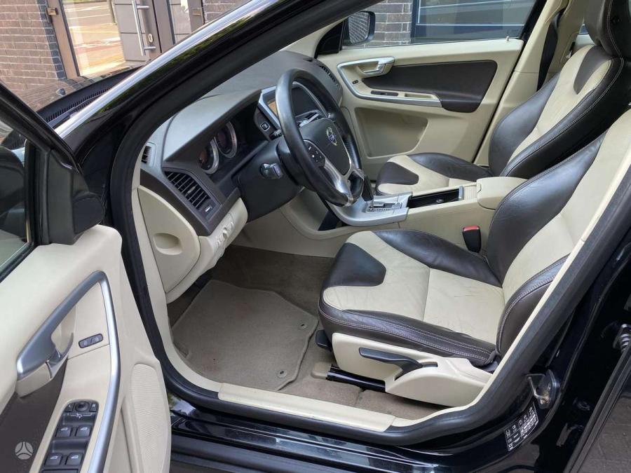 Black Volvo XC60 2011 in Marijampole, with an engine capacity of 2.40 L and mileage of 279 thousand km for 9950 €, photo 20 on AUTOMOTO.COM.LV
