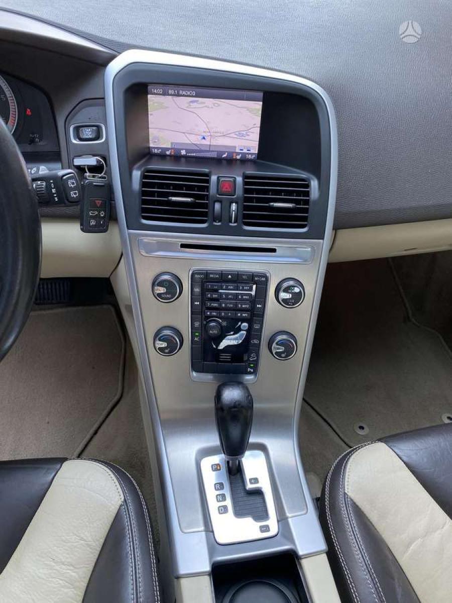 Black Volvo XC60 2011 in Marijampole, with an engine capacity of 2.40 L and mileage of 279 thousand km for 9950 €, photo 30 on AUTOMOTO.COM.LV