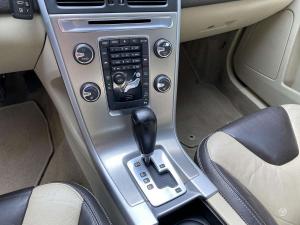 Black Volvo XC60 2011 in Marijampole, with an engine capacity of 2.40 L and mileage of 279 thousand km for 9950 €, photo 32 on AUTOMOTO.COM.LV