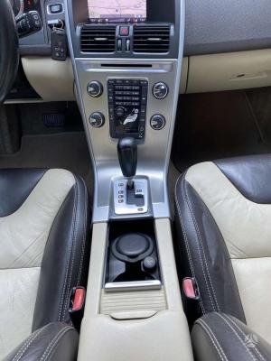 Black Volvo XC60 2011 in Marijampole, with an engine capacity of 2.40 L and mileage of 279 thousand km for 9950 €, photo 37 on AUTOMOTO.COM.LV