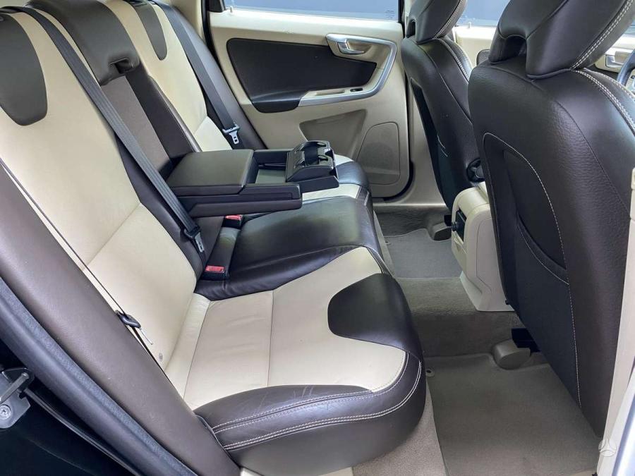 Black Volvo XC60 2011 in Marijampole, with an engine capacity of 2.40 L and mileage of 279 thousand km for 9950 €, photo 38 on AUTOMOTO.COM.LV
