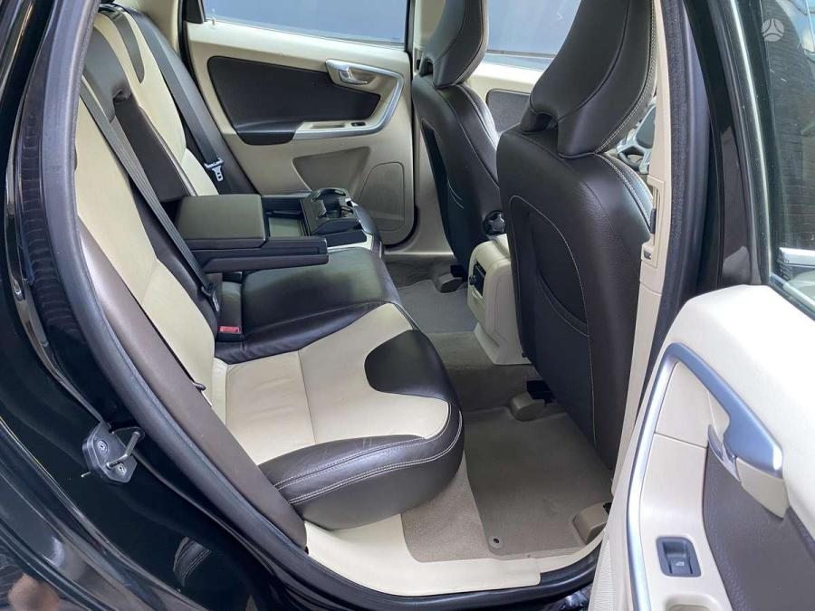Black Volvo XC60 2011 in Marijampole, with an engine capacity of 2.40 L and mileage of 279 thousand km for 9950 €, photo 39 on AUTOMOTO.COM.LV