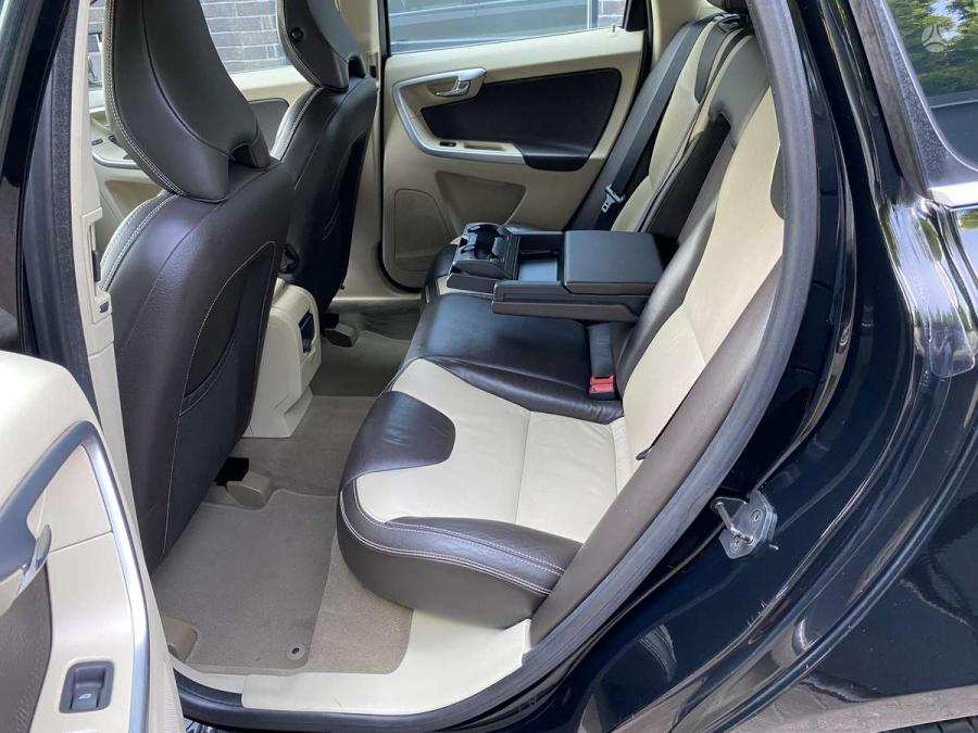 Black Volvo XC60 2011 in Marijampole, with an engine capacity of 2.40 L and mileage of 279 thousand km for 9950 €, photo 40 on AUTOMOTO.COM.LV