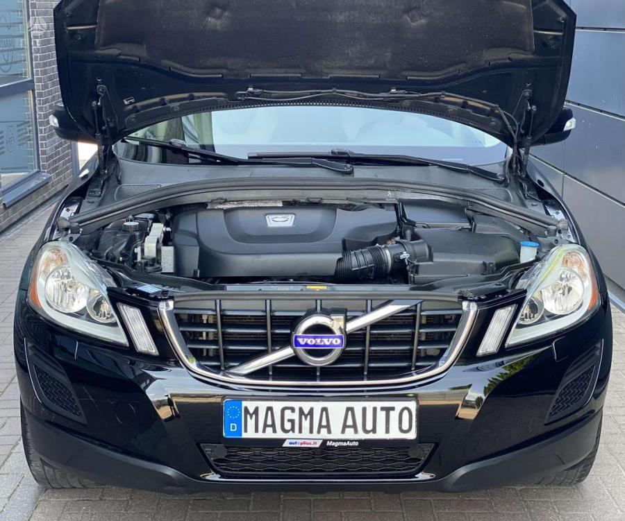 Black Volvo XC60 2011 in Marijampole, with an engine capacity of 2.40 L and mileage of 279 thousand km for 9950 €, photo 44 on AUTOMOTO.COM.LV