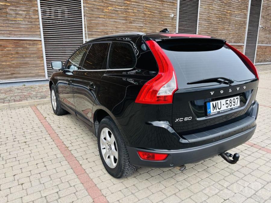 Melns Volvo XC60 2011 Rīga, ar dzinēja tilpumu 2.00 L un nobraukumu 371 tūkst. km par 7999 €, foto 4 vietnē AUTOMOTO.COM.LV